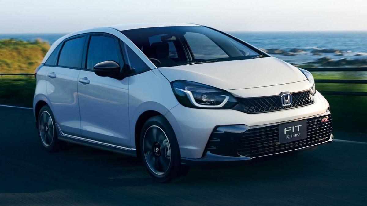 Honda Fit surge no Japão com visual esportivo e versão que roda quase 28 km/l