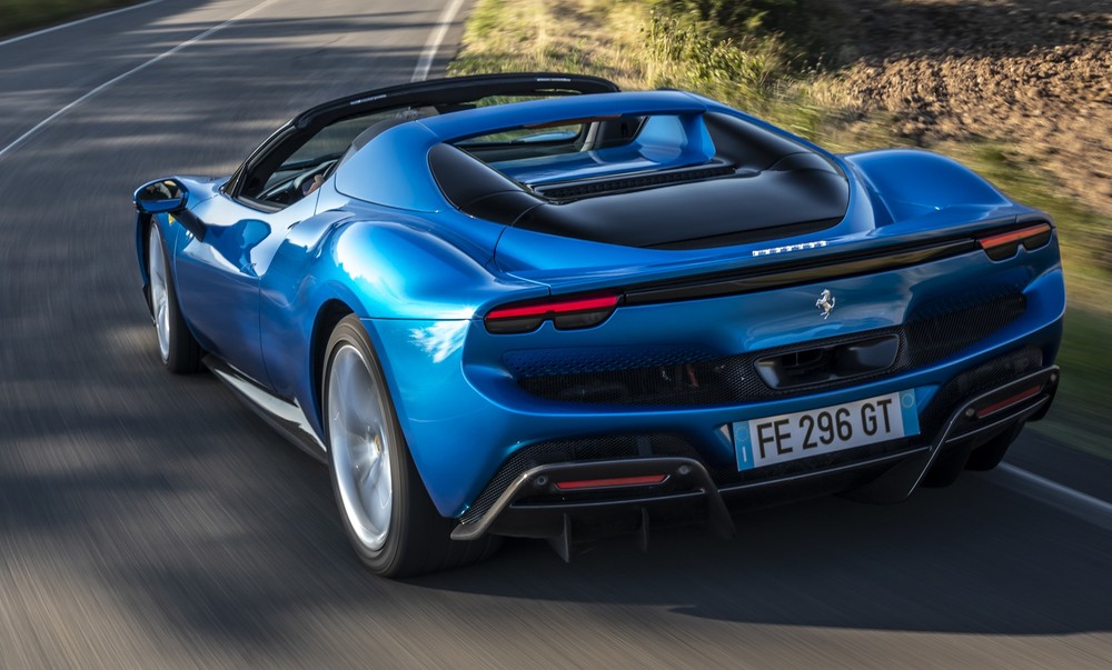 Ferrari conversível de 830 cv chega ao Brasil com preço de R$ 5 milhões