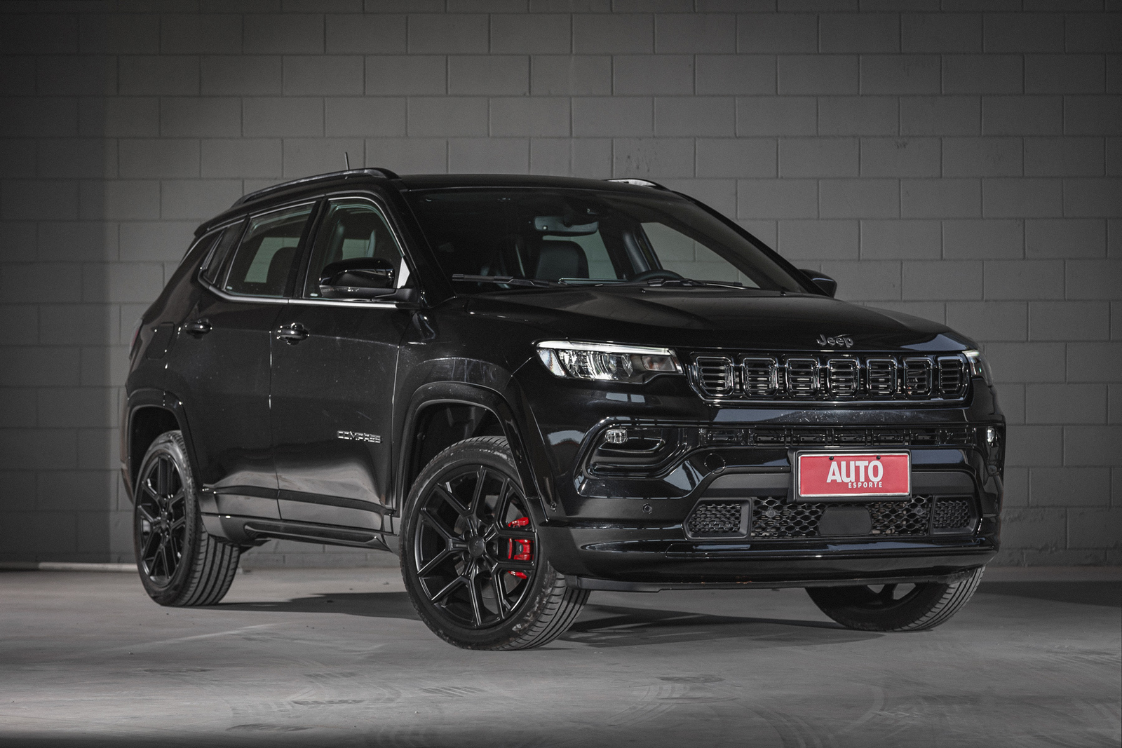 Jeep Compass Blackhawk é mais rápido que Volkswagen Jetta GLi? Testamos