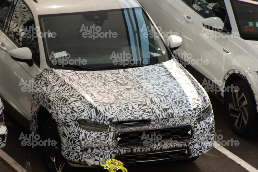 Flagra: nova picape da Volkswagen mostra a cara usando corpo de Nivus