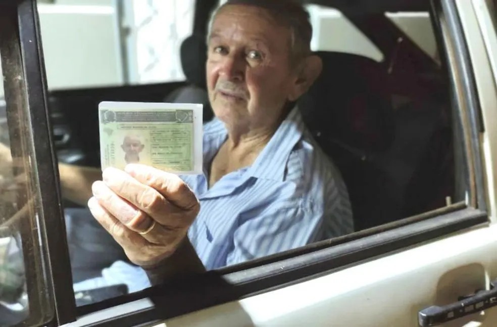 Seguro de carro para idoso é mais caro ou barato? Veja como a idade ...