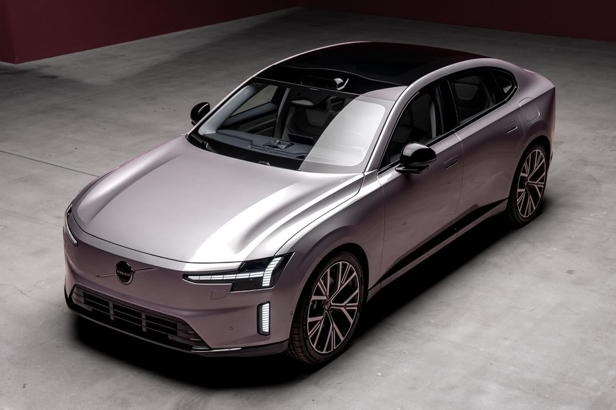 Volvo ES90: sedã elétrico que carrega em 20 minutos chega ao Brasil em 2026