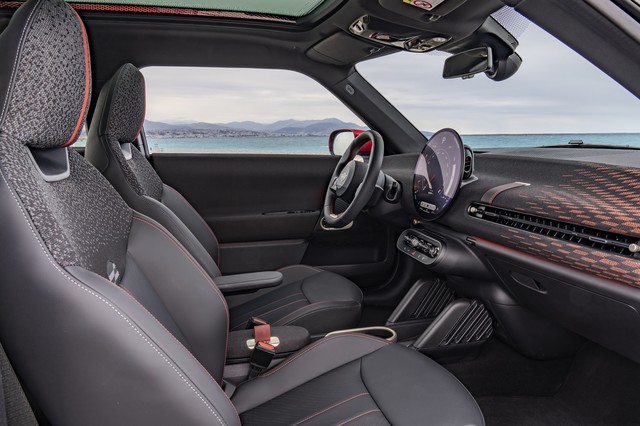 Mini Cooper elétrico estreia versão JCW sem melhorar a performance