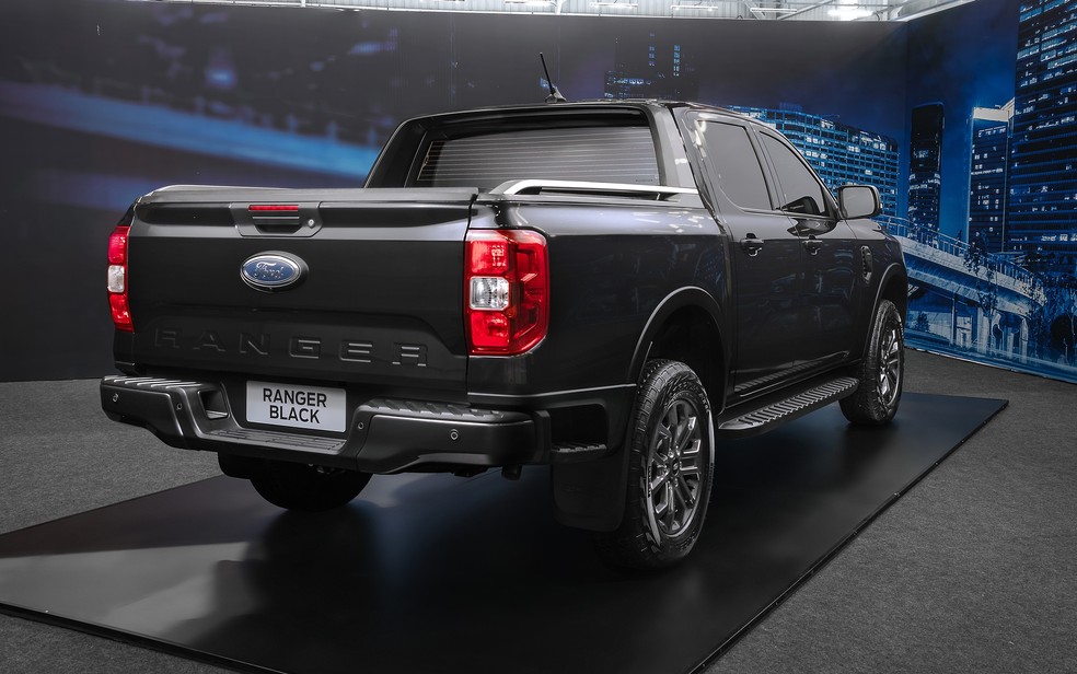 Ford Ranger Black está de volta ao Brasil com motor 2.0 e cabine misteriosa