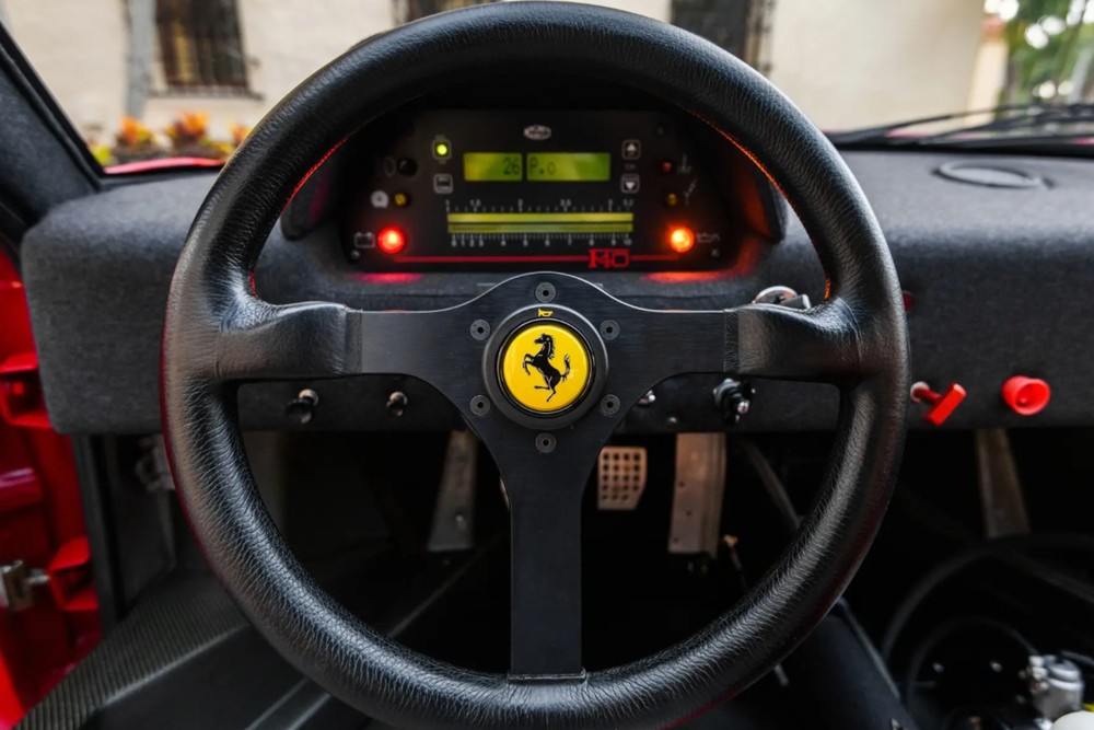 Ferrari F40 raríssima vai a leilão e preço pode chegar a R$ 48 milhões