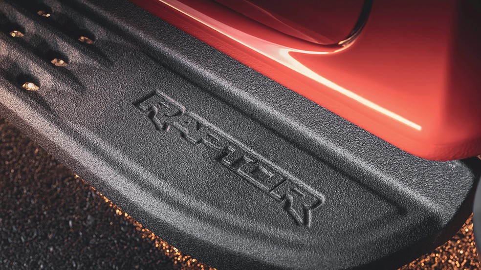 Teste: Ford Ranger Raptor é picape que acelera mais que muito esportivo