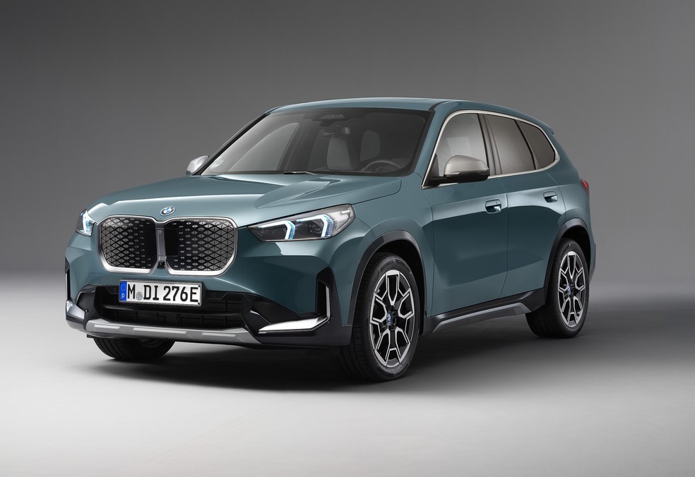 BMW iX1 de entrada chega mais caro que Volvo XC40; veja o preço