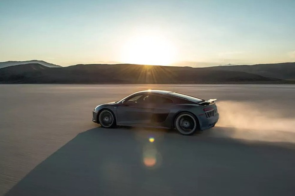 Airbnb oferece aluguel de casa com um Audi R8 para você dirigir no deserto