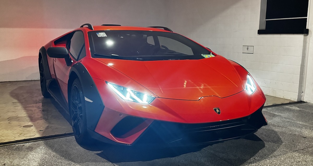 Lamborghini Sterrato tem só 3 unidades no Brasil; veja quanto custa