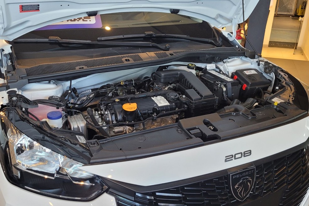 Peugeot 208 e 2008 híbridos estão enfim mais perto do lançamento