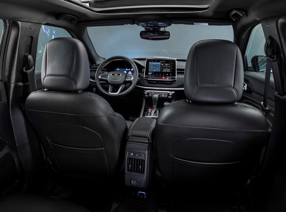 Jeep Compass e Commander chegam às lojas mais equipados na linha 2023 ...