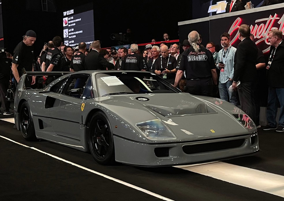Ferrari F40 de 1.000 cv pintada na cor de carros da Audi é leiloada por R$ 14 milhões