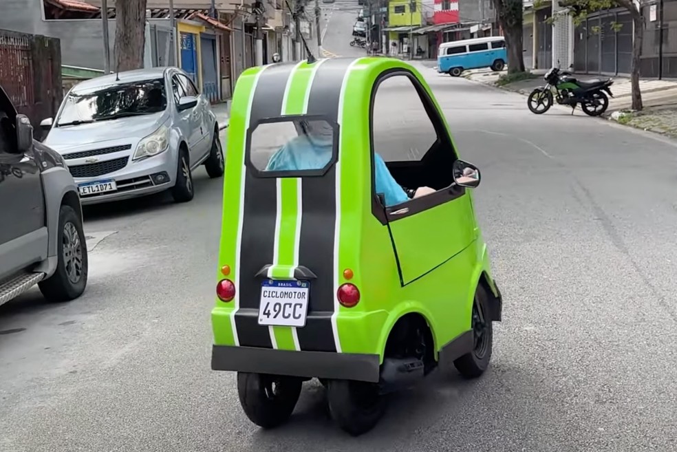 'Menor carro do mundo' é brasileiro e feito sobre uma cadeira de rodas