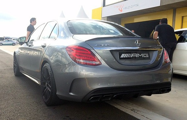 Mercedes lança AMG C63 S por US$ 209.900