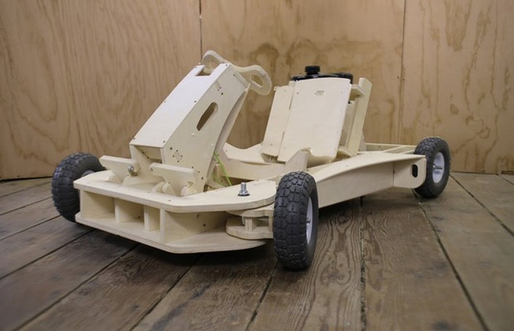 Empresa americana cria kart de madeira para montar em casa