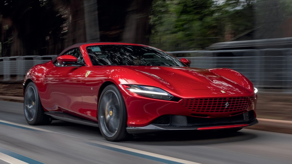 Primeira Ferrari elétrica da história tem data de lançamento; saiba quando
