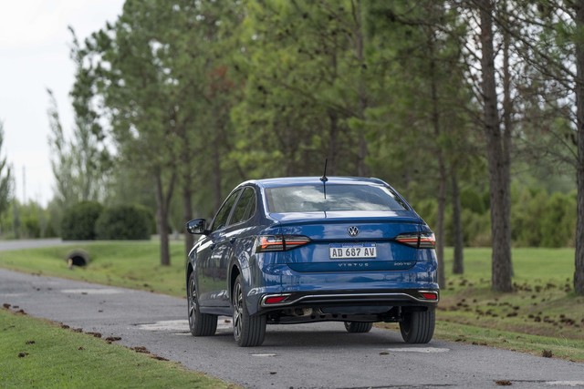Teste: Novo Volkswagen Virtus 2023 se afasta do Polo e mira até no Corolla
