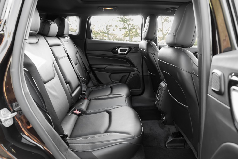 Jeep Compass Latitude 2024 Dentro Avaliação Jeep Compass: Vale A