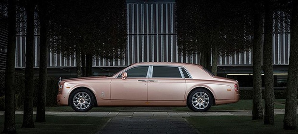Rolls-Royce Phantom ganha edição única em ouro rosa