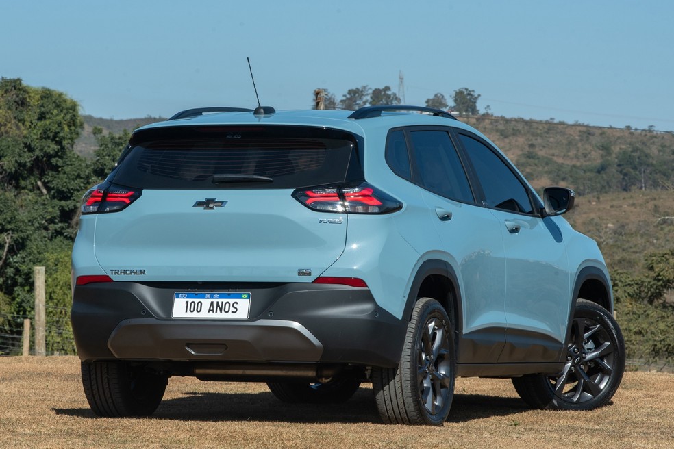 Chevrolet Tracker e Onix têm edição especial de 100 anos com cor exclusiva