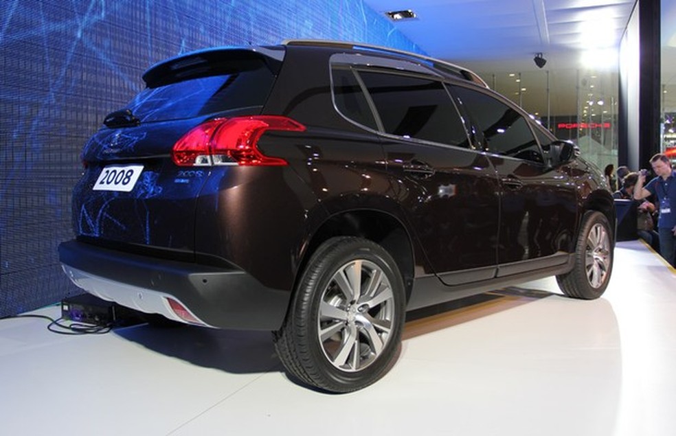 Peugeot lança crossover 2008 no Salão do Automóvel