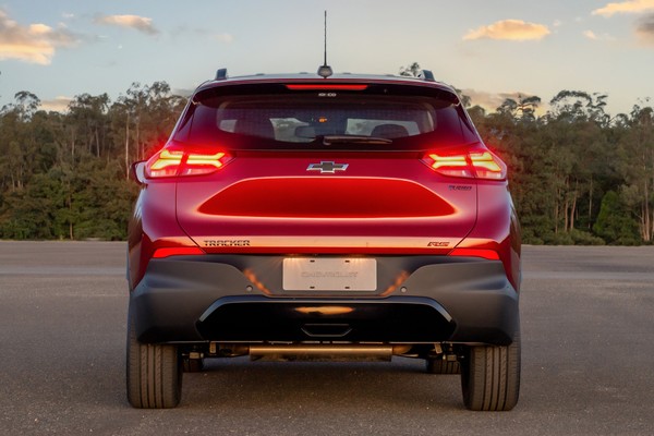 Chevrolet Onix e Tracker 2026 perdem potência para baixar preço; entenda