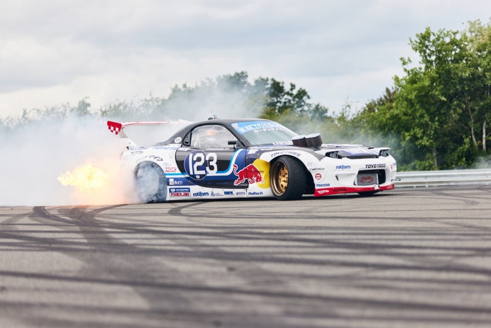 Max Verstappen, bicampeão de F1, aprende a fazer drift com um Mazda de ...