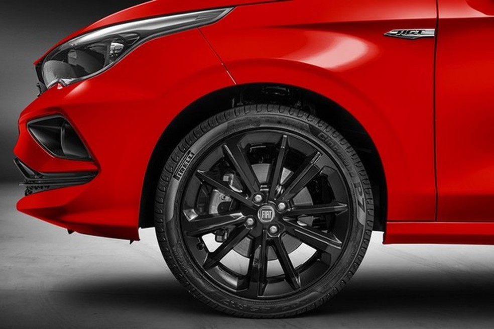 Teste: Fiat Cronos HGT é um sedã esportivo apenas para os olhos