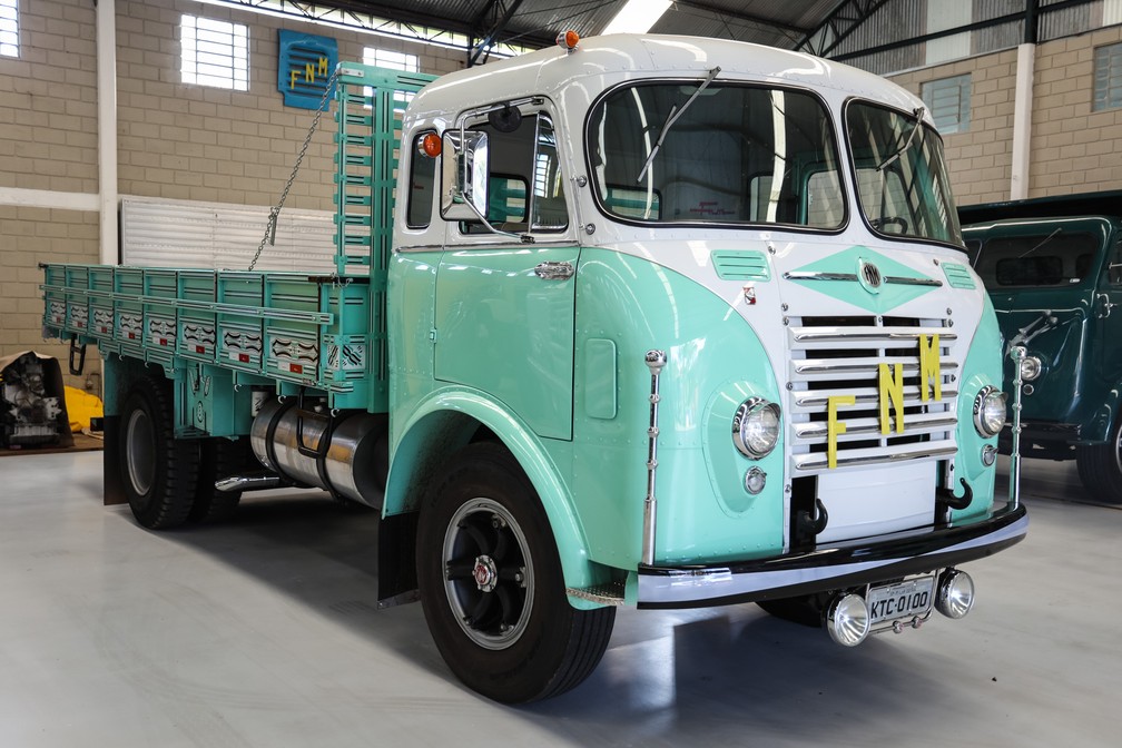 Caminhões Fenemê: colecionador mostra dezenas de FNM que restaurou no ...