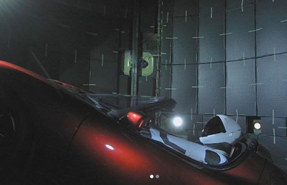 Tesla Roadster já está no espaço e está indo em direção a Marte