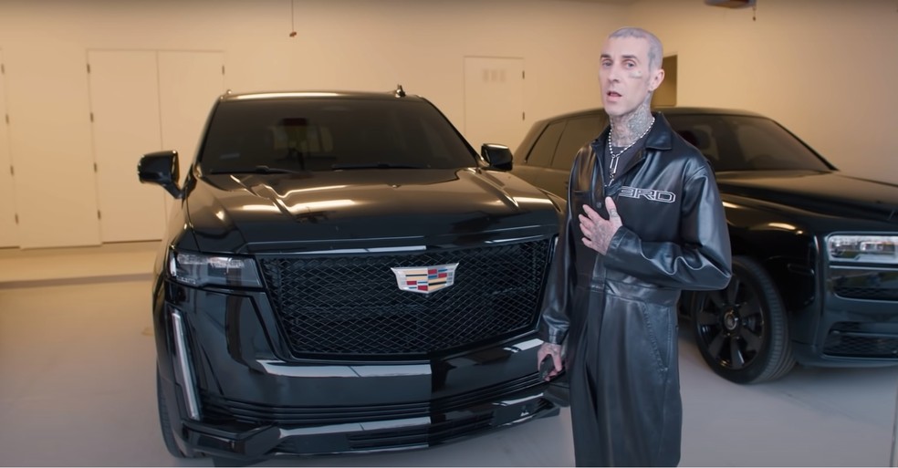 Travis Barker, baterista do Blink-182, mostra coleção de carros com ...