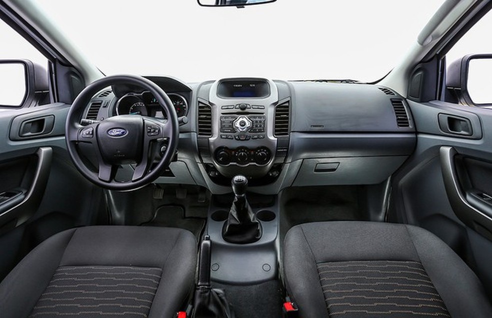 Ford Ranger Sport quer ser opção entre picapes pequenas e médias