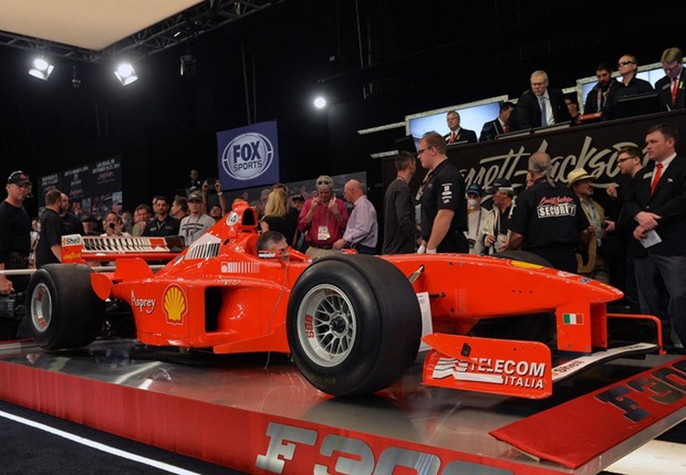 Ferrari de Michael Schumacher é leiloada por R$ 4 milhões