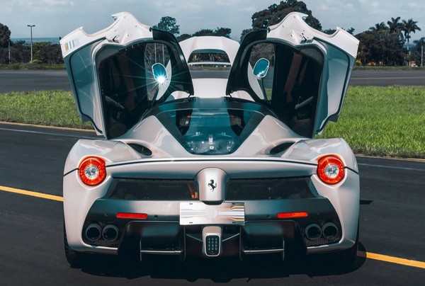 Última Ferrari LaFerrari do mundo está no Brasil e custou R$ 35 milhões