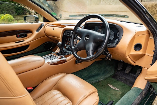 Aston Martin DB7 que foi de Elton John vai a leilão; preço baixo surpreende