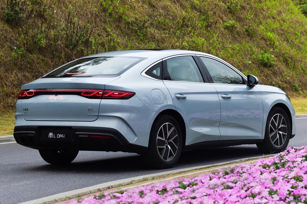 BYD registra no Brasil sedã híbrido que roda 2.100 km com um tanque