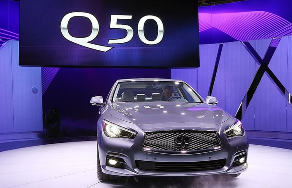 Infiniti revela Q50, que será importado em 2014