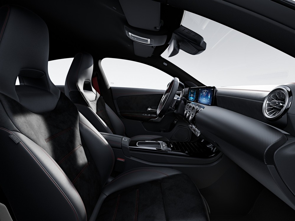 Mercedes-Benz CLA 2024 chega ao Brasil em duas versões e parte de quase ...