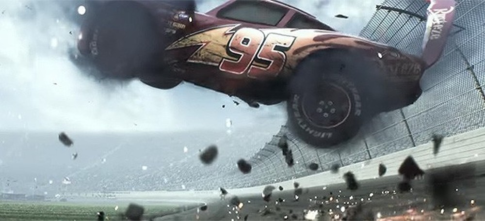Teaser de Carros 3 mostra acidente de Relâmpago McQueen
