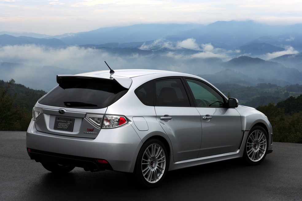 Subaru convoca recall do Outback e Impreza no Brasil por falha no motor