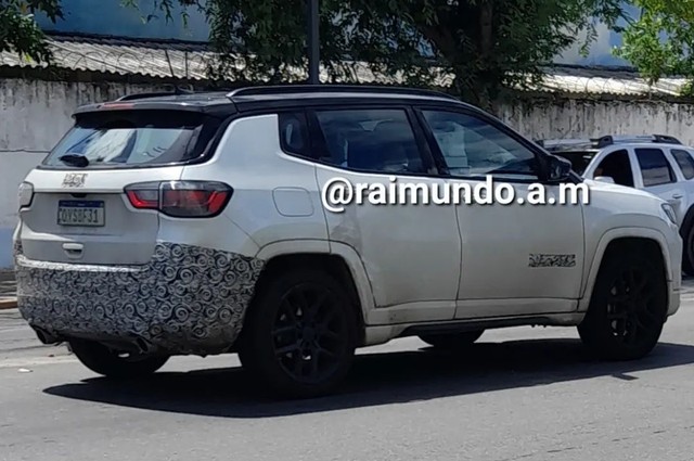 Flagra: Jeep Compass e Commander revelam detalhes de nova versão esportiva