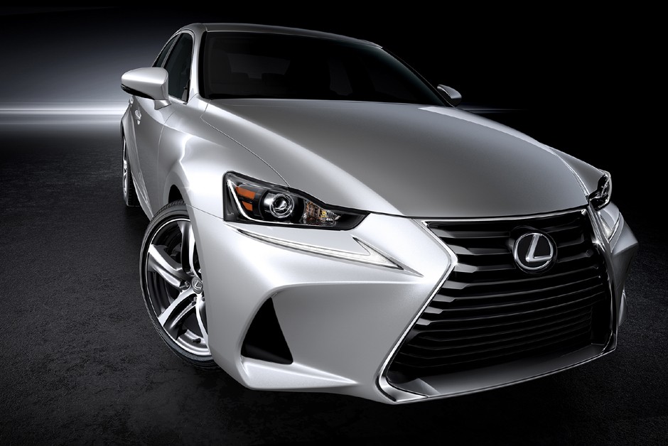 Lexus revela facelift do IS no Salão de Pequim