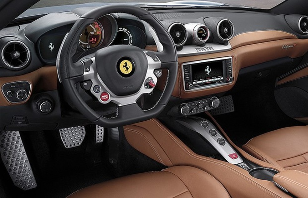 Ferrari revela nova California T