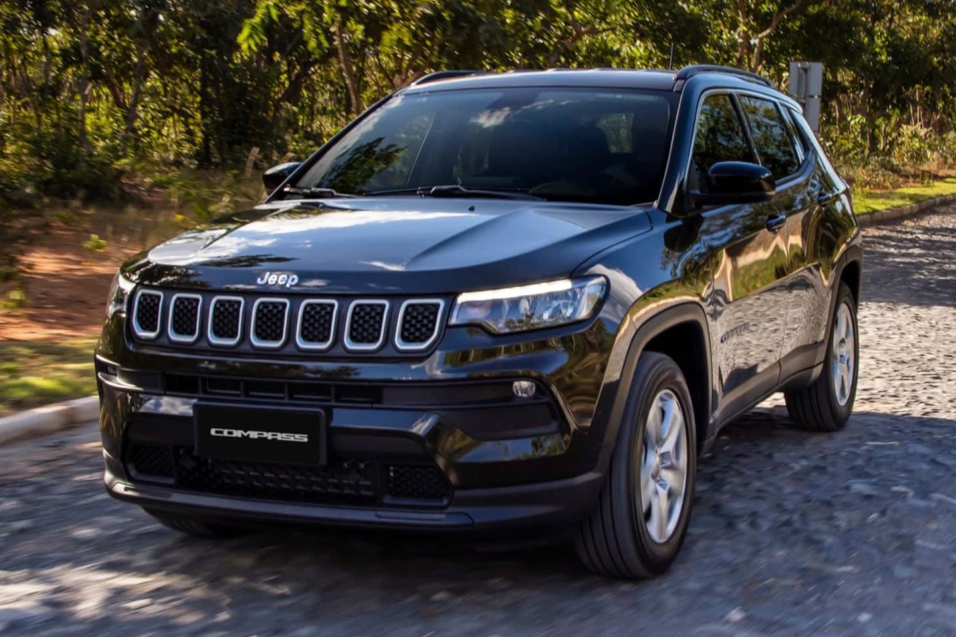 Jeep Compass com desconto tem preço de Renegade; veja condições