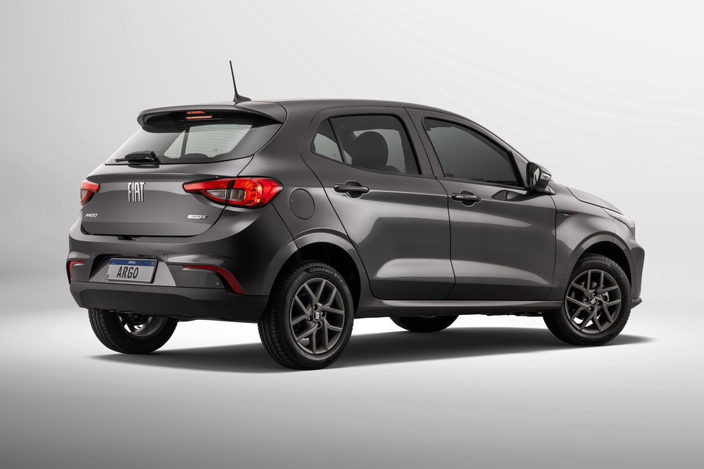 Fiat Argo 2026 chega com faróis de LED e visual diferente do novo Cronos