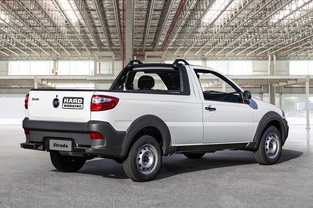 Fiat Strada aposta em mais espaço com nova cabine simples e 'mata ...