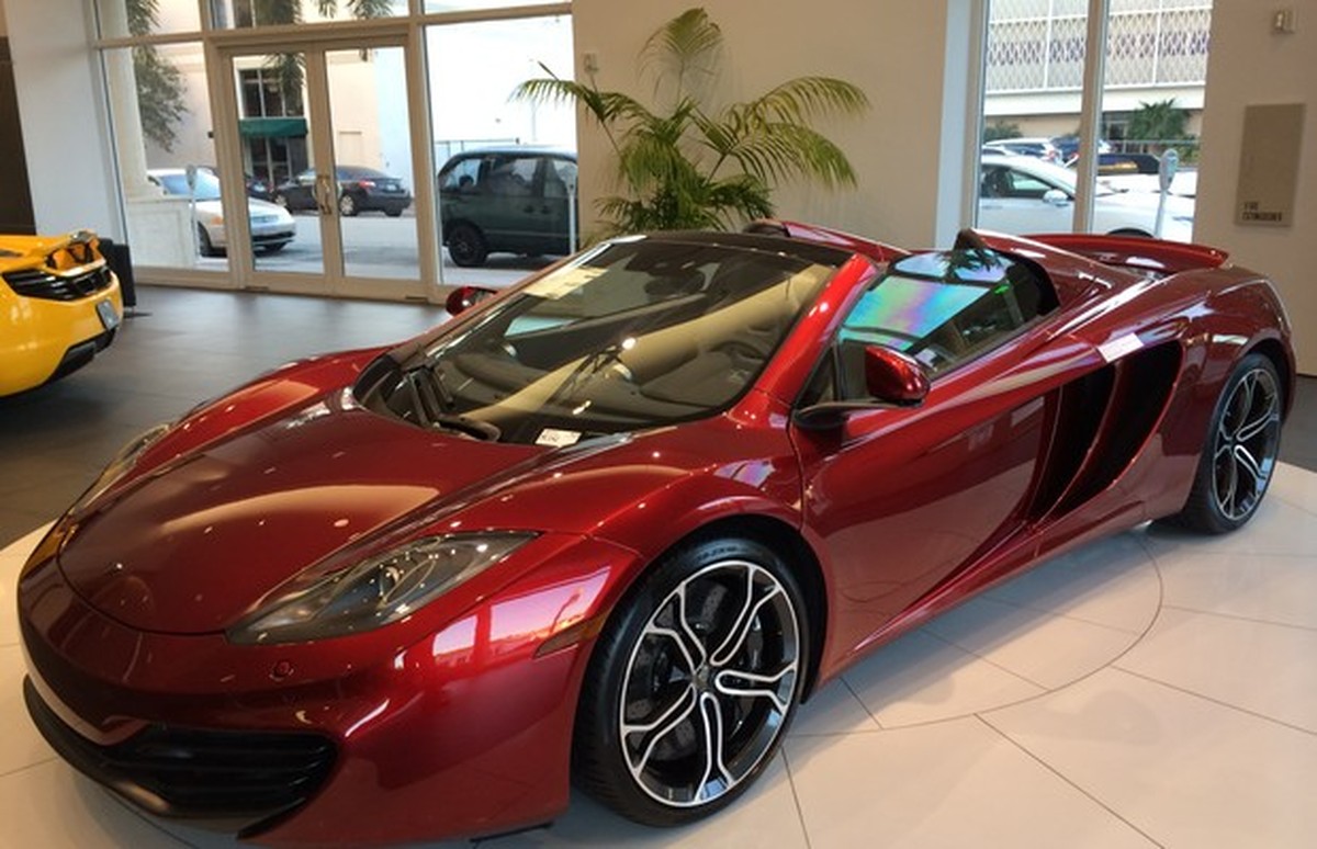 Parreira vende carrões no Rio de Janeiro