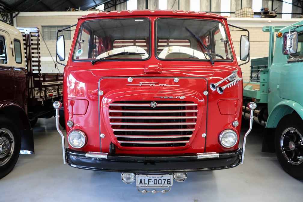 Caminhões Fenemê: colecionador mostra dezenas de FNM que restaurou no ...