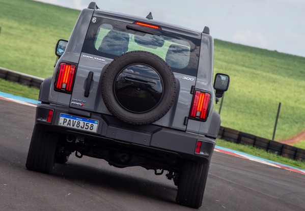 Autoesporte Carros: Tank 300