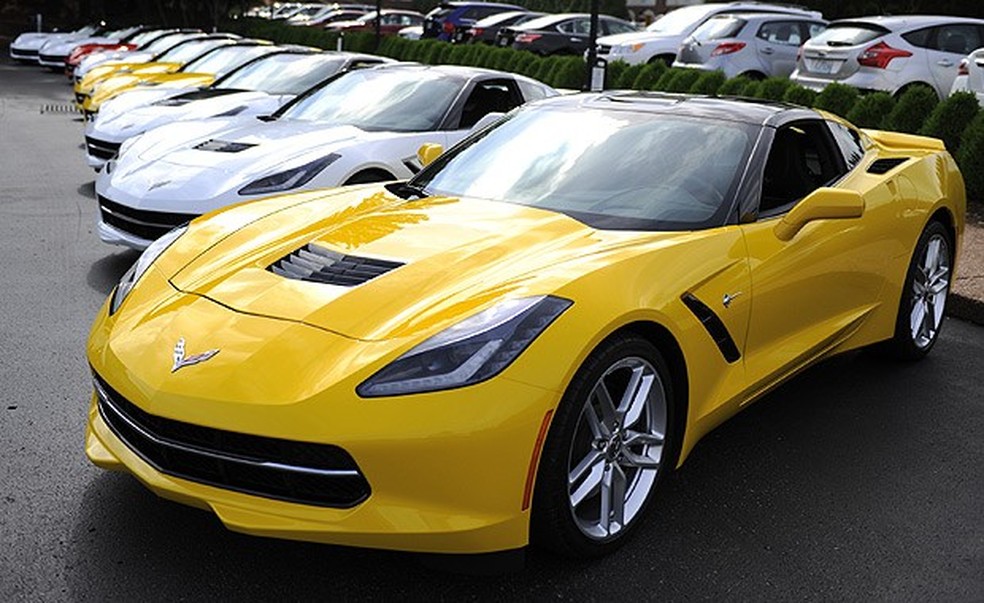 Carro Corveta Amarelo NOVO CORVETTE Promete Destruir Ferrari Custando